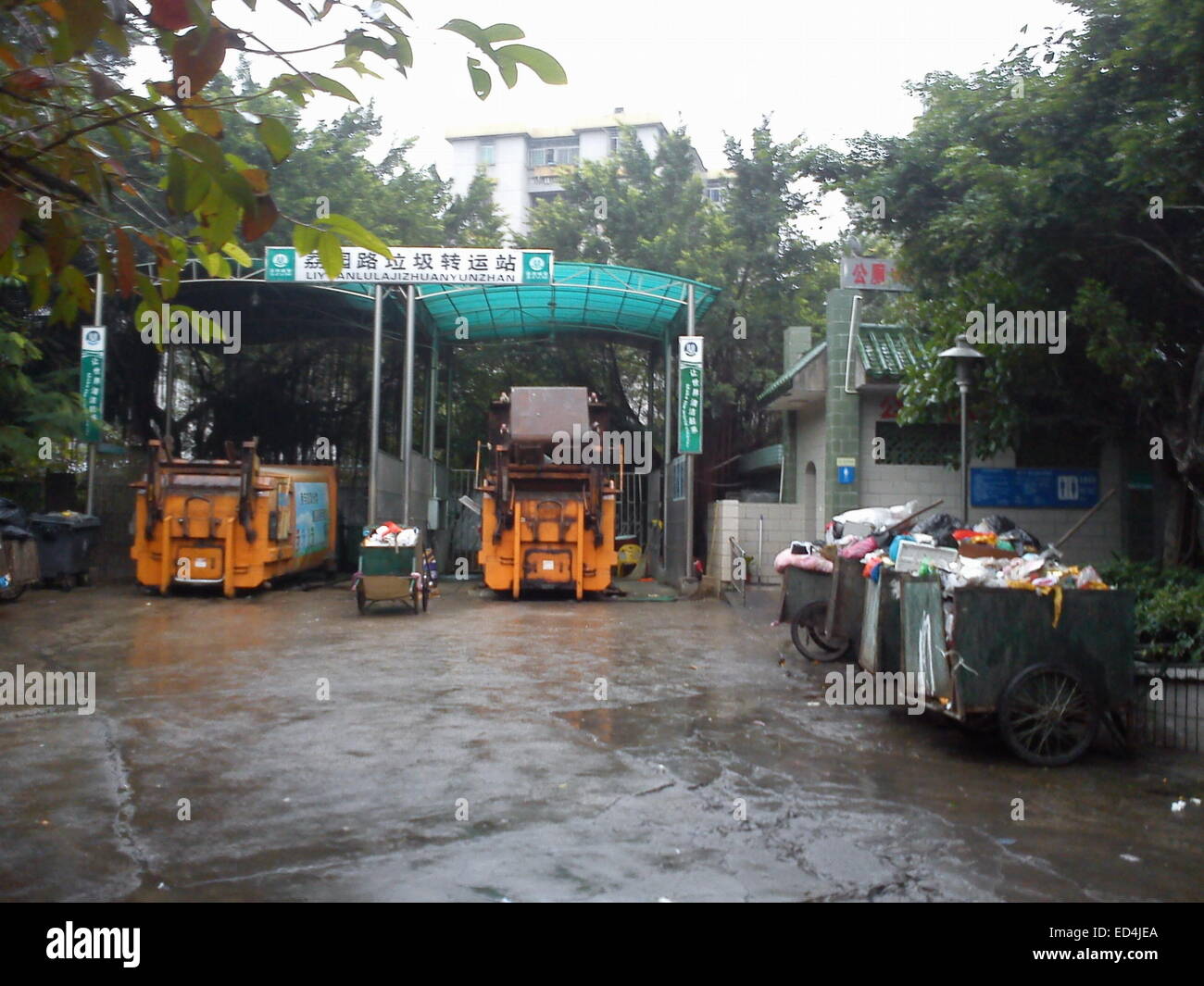 Garbage stations hi-res stock photography and images - Alamy