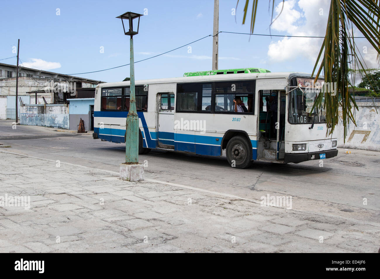 Guagua Bus in Havana Stock Photo - Alamy