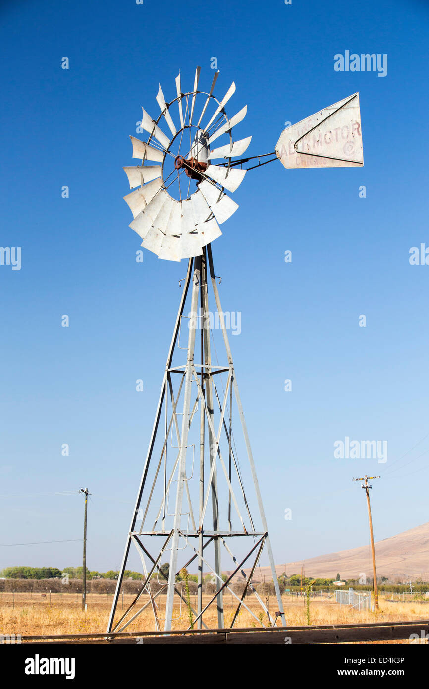 A farmers wind pump near Fresno, Californai, USA Stock Photo - Alamy