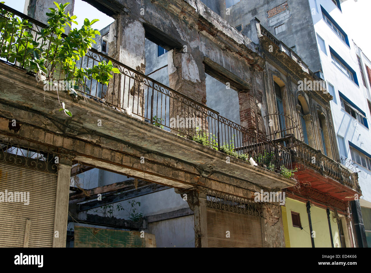 Cuban Building being restored Stock Photo - Alamy