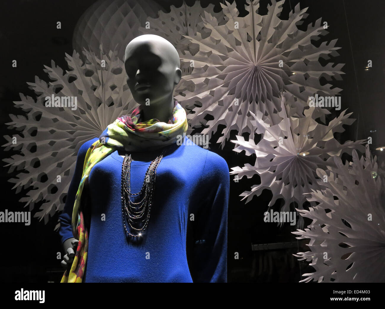 Showroom dummy, in a clothing retailer display Stock Photo - Alamy