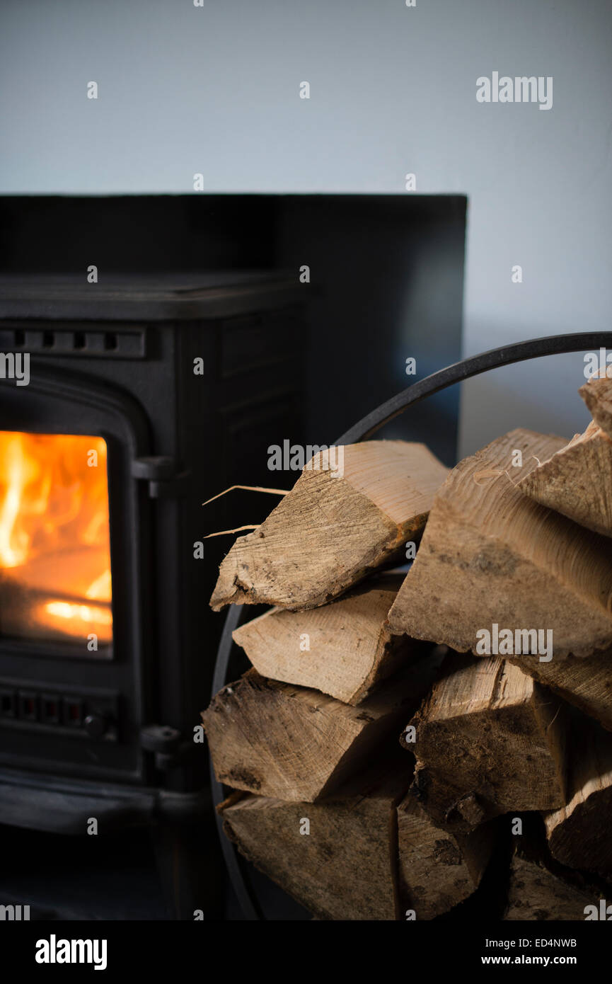Cast iron stove hi-res stock photography and images - Alamy