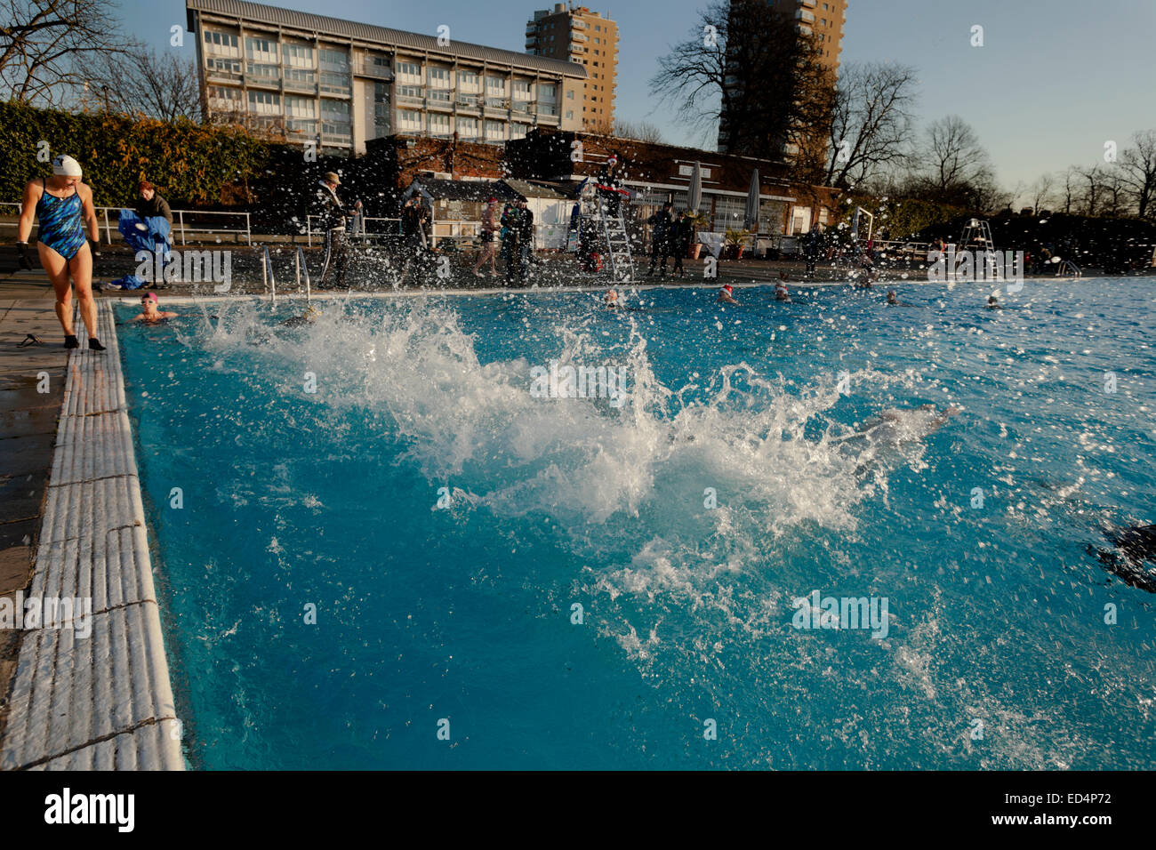 Brockwell lido hi-res stock photography and images - Alamy