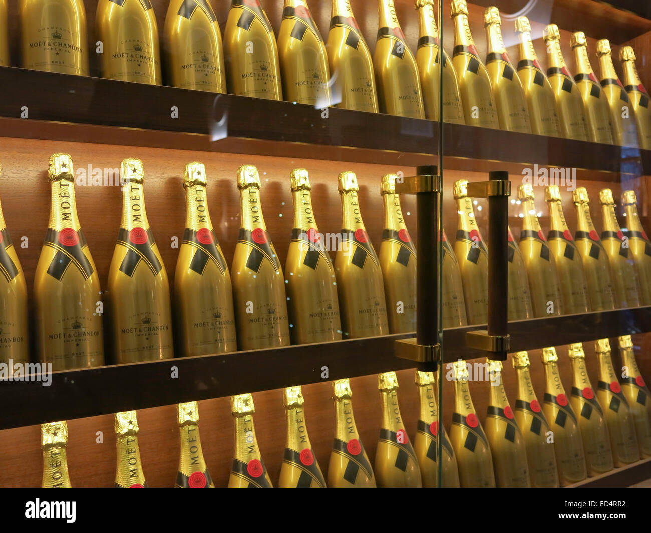 Moet and chandon gold hi-res stock photography and images - Alamy