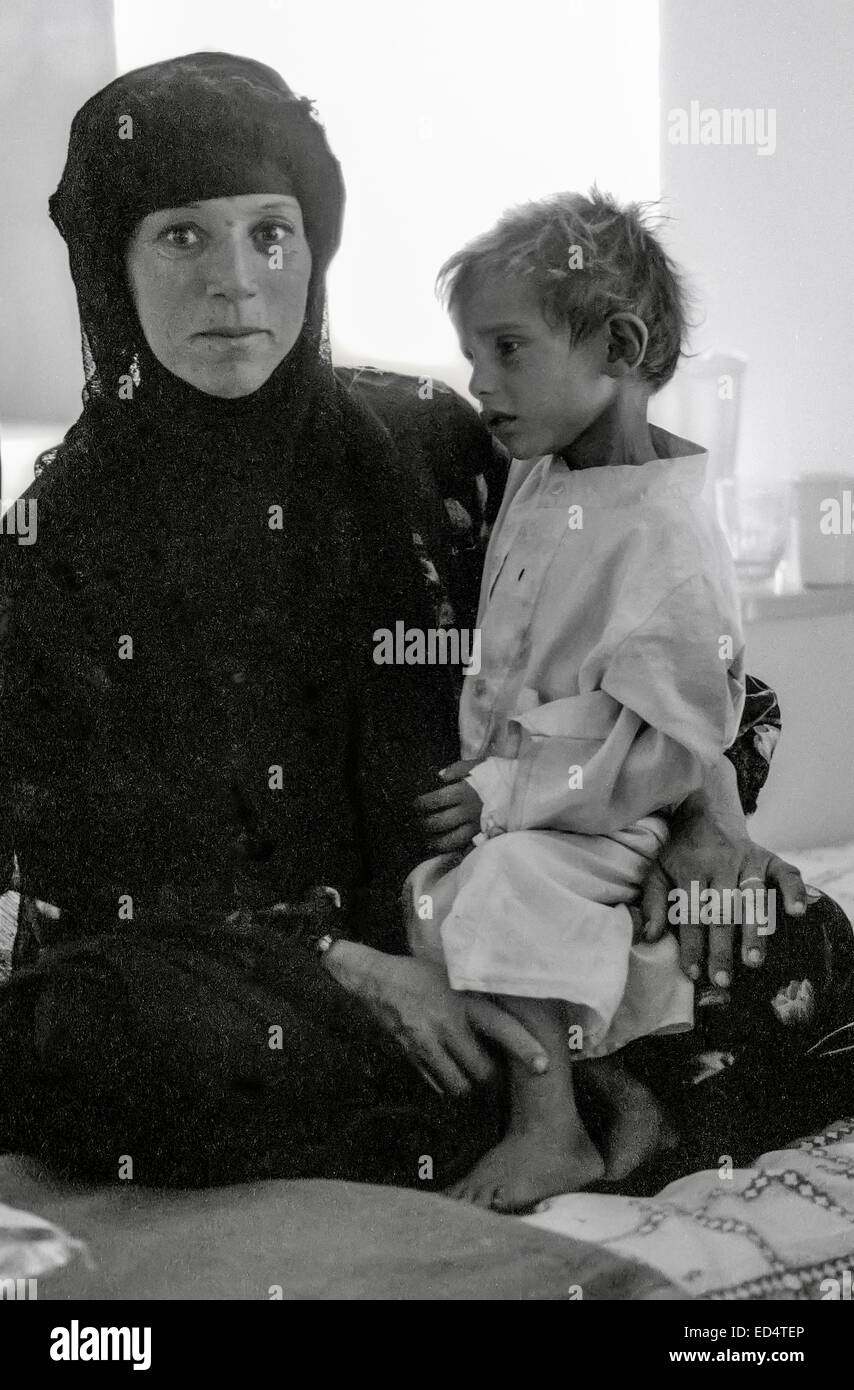 Iraqi mother with her son who is suffering from dysentery and ...