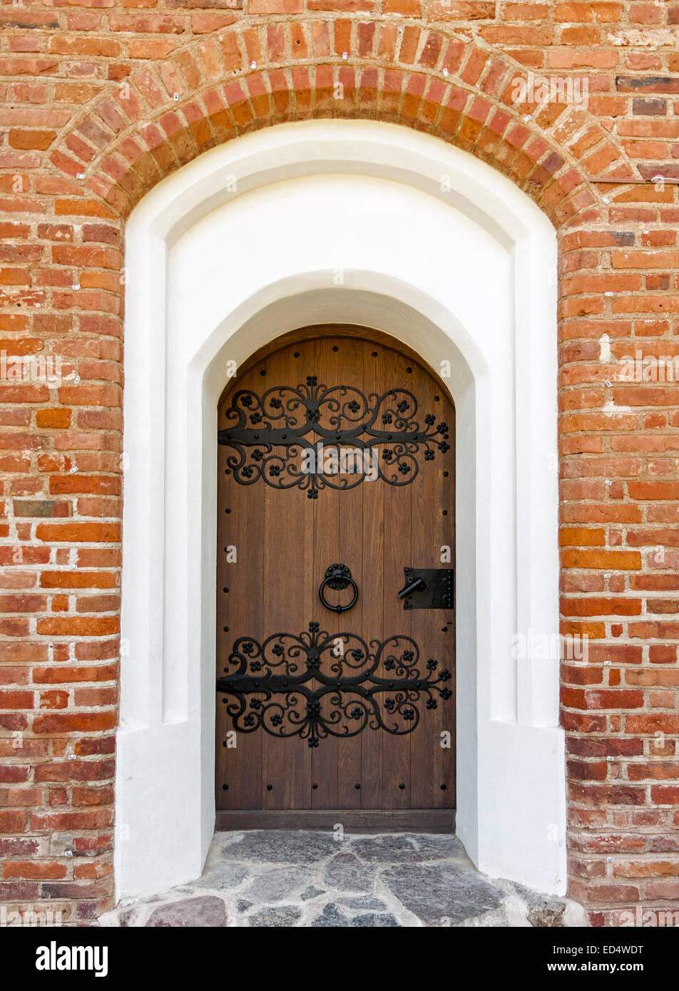 Medieval castle doors hi-res stock photography and images - Alamy