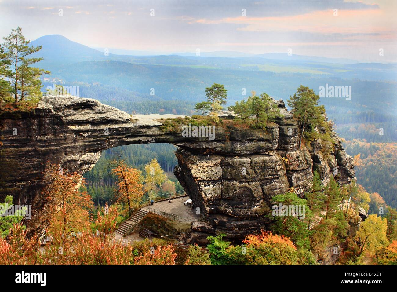 Stone gate hi-res stock photography and images - Alamy