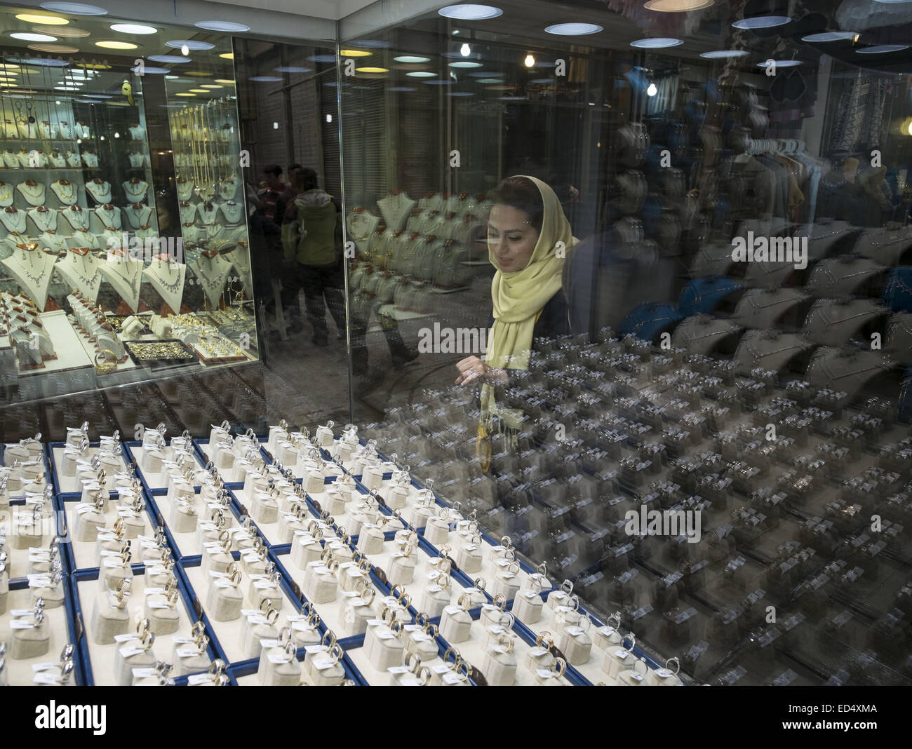 Window shopping iran hi-res stock photography and images - Alamy