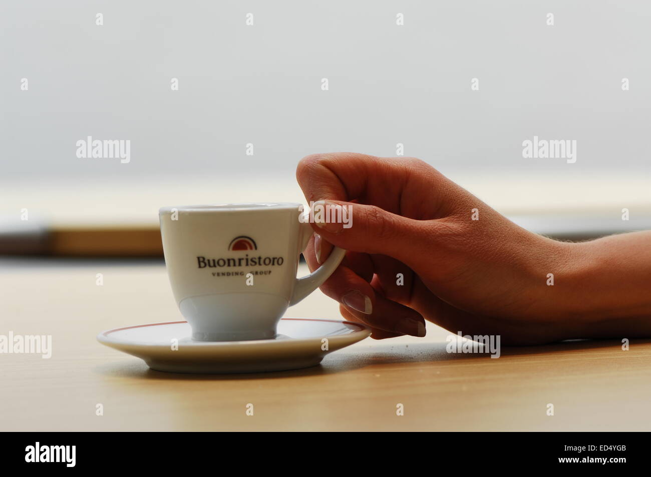 Female restaurant hand coffee cup caffe cafè Stock Photo - Alamy