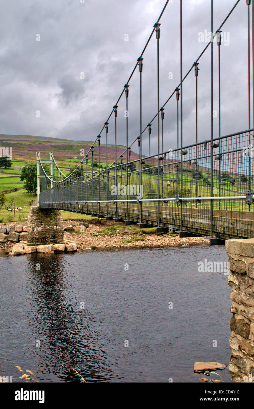 Reeth swing bridge hi-res stock photography and images - Alamy