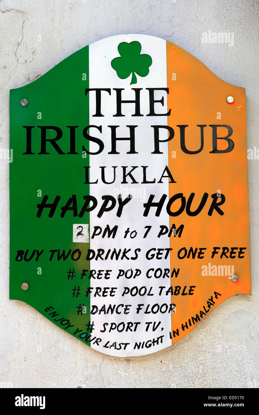 Irish pub sign hi-res stock photography and images - Alamy