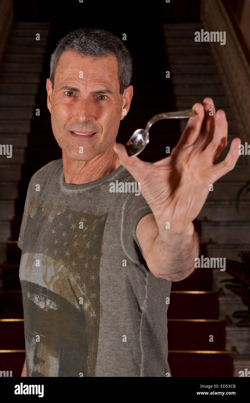 Uri geller hi-res stock photography and images - Alamy