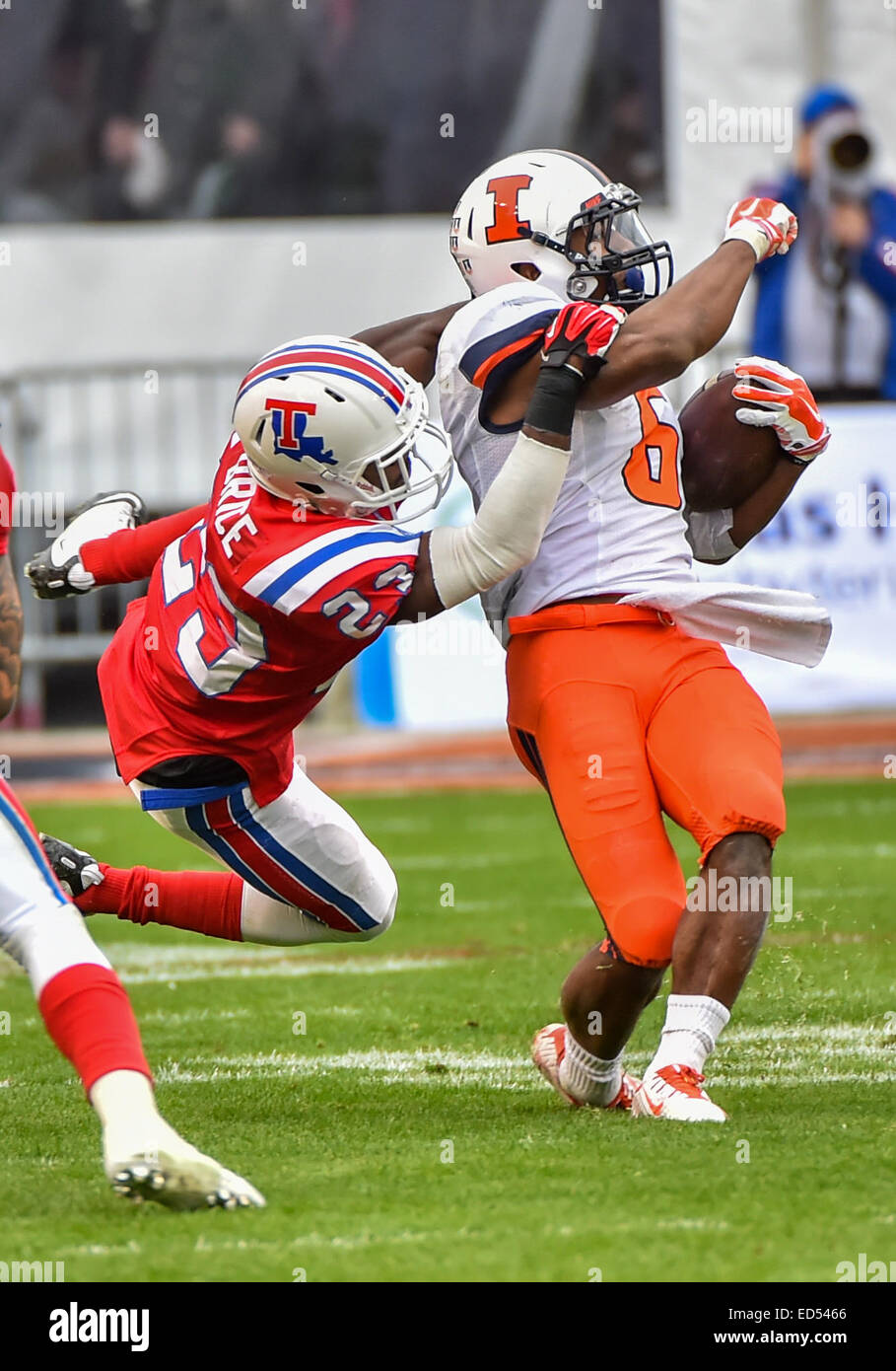 Illinois Fighting Illini running back Josh Ferguson (6) carries the ...