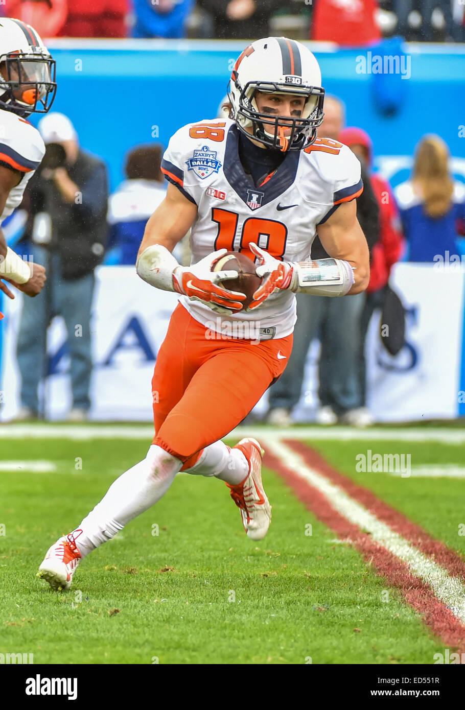 Illinois Fighting Illini wide receiver Mike Dudek (18) gets the ball in ...
