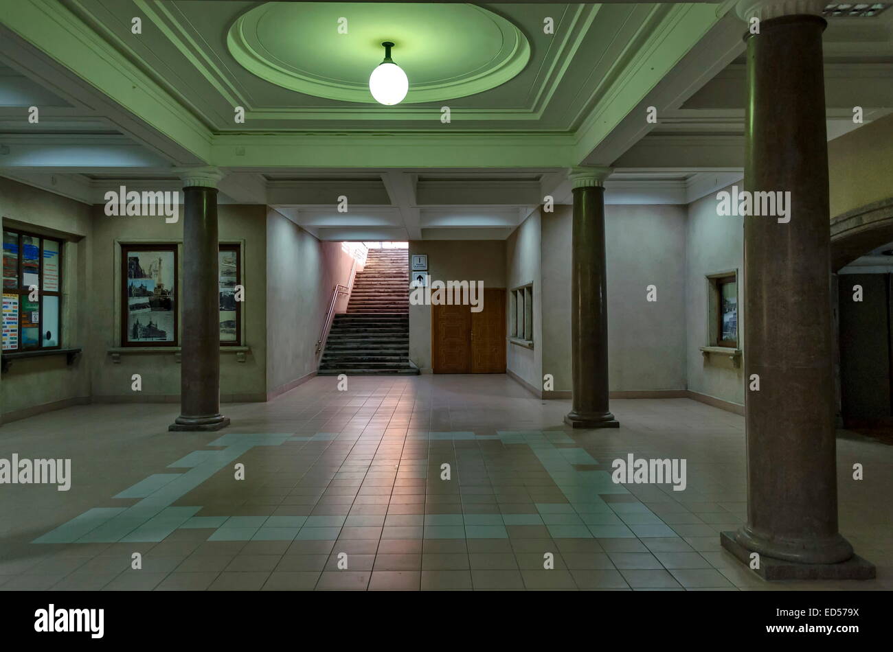 Intermediate ceiling hi-res stock photography and images - Alamy