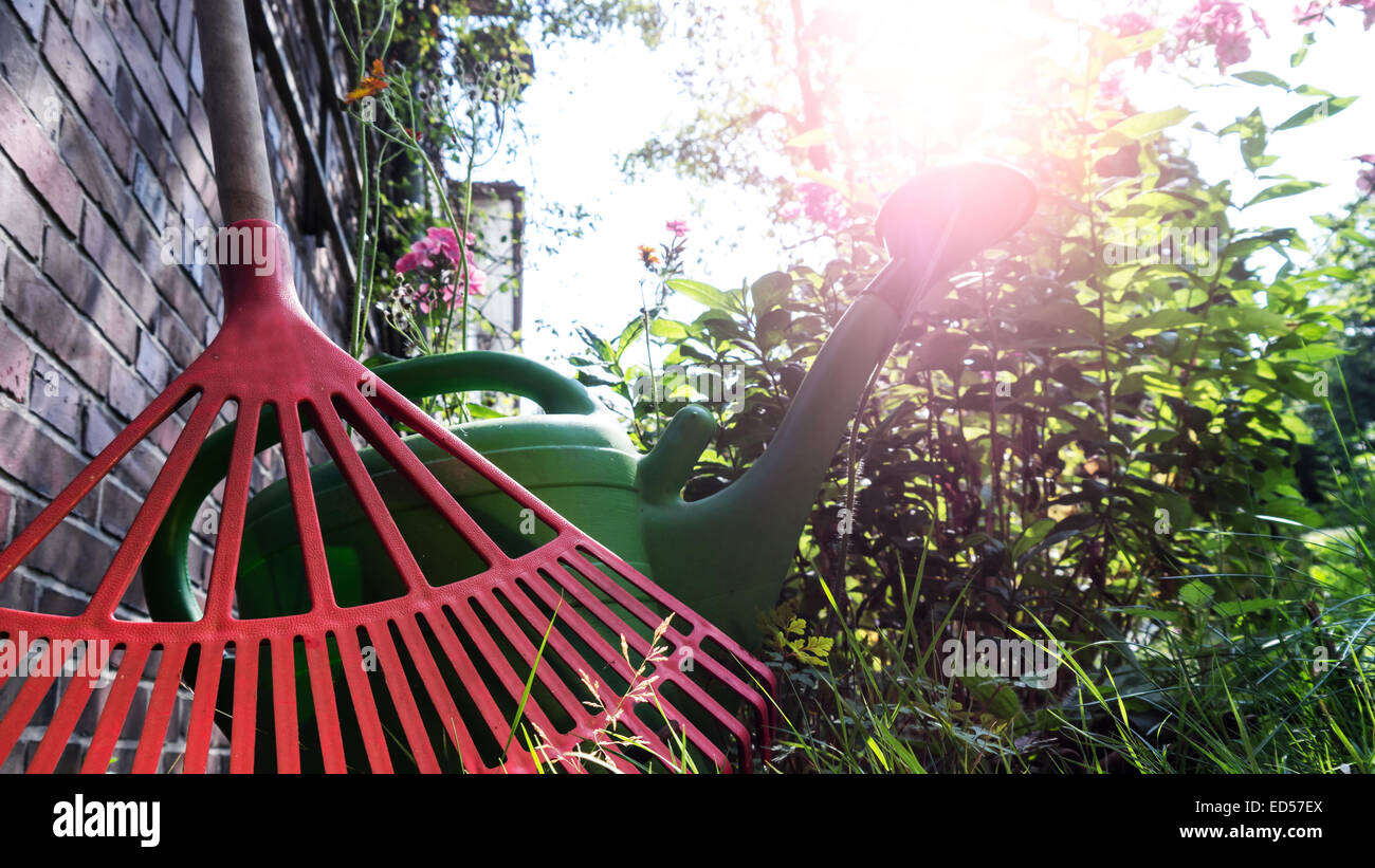 Rake in hi-res stock photography and images - Alamy