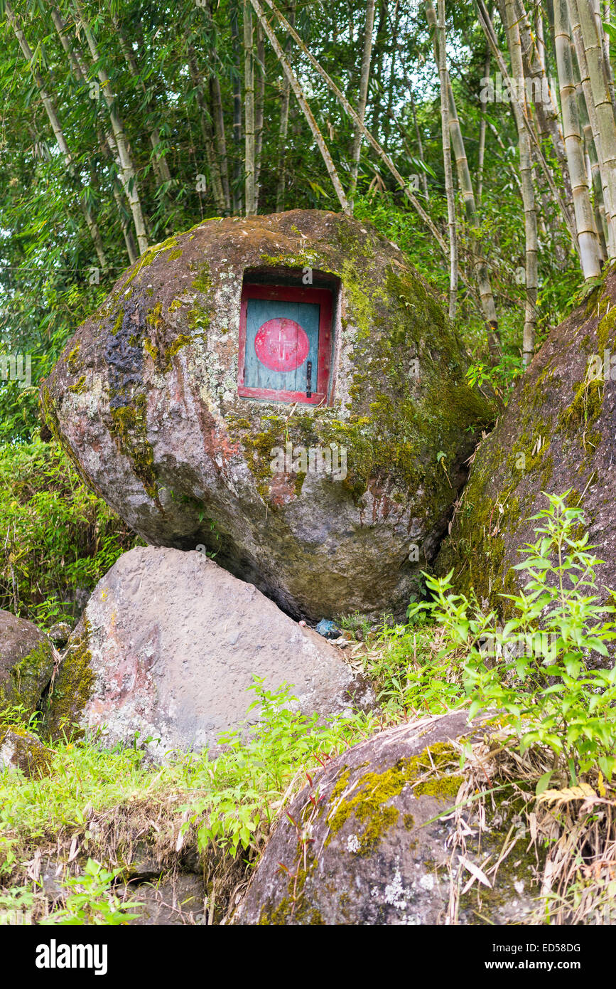 Traditional burial site in Tana Toraja, South Sulawesi, Indonesia ...