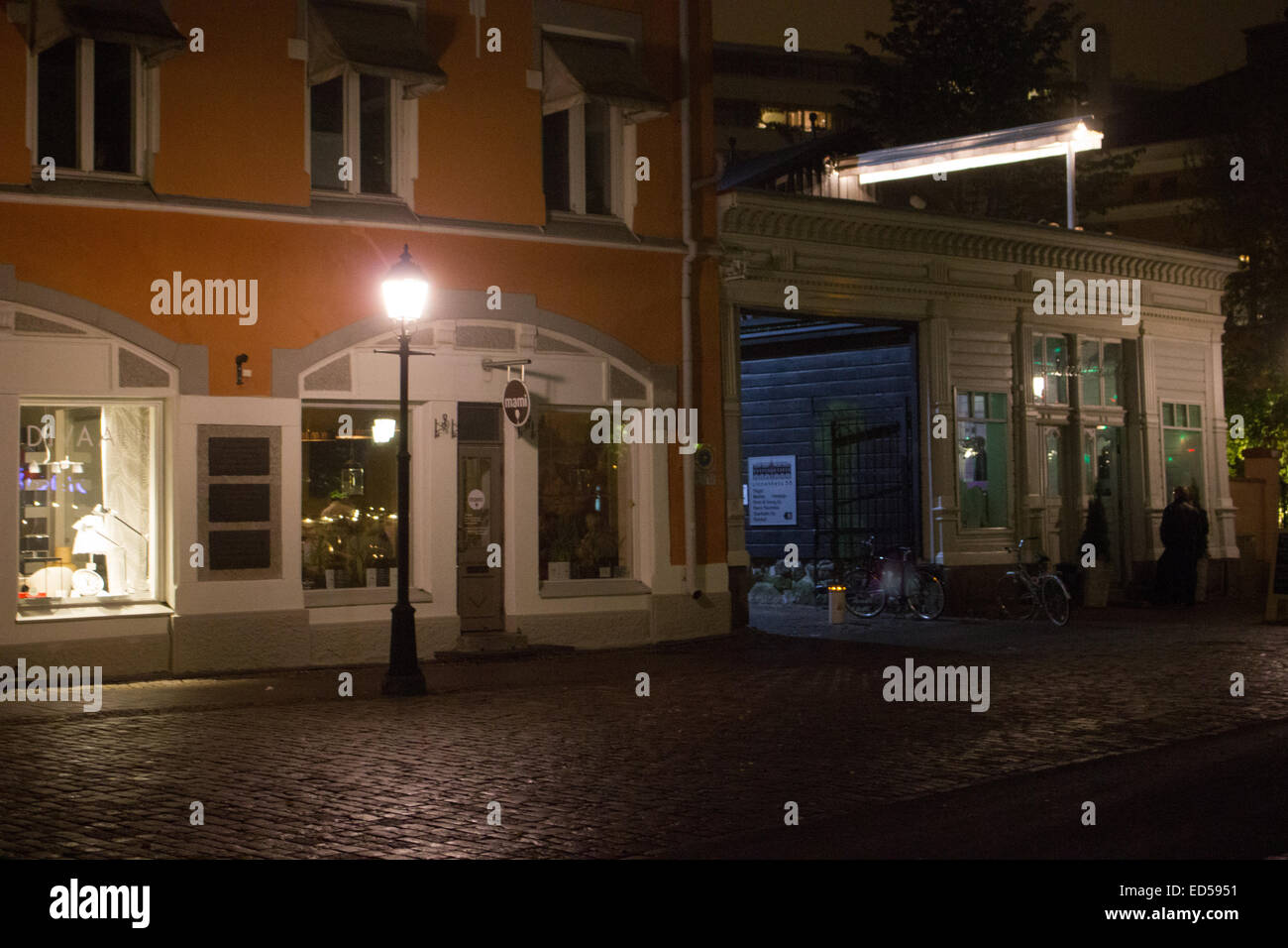 Bright street light in the dark hi-res stock photography and images - Alamy