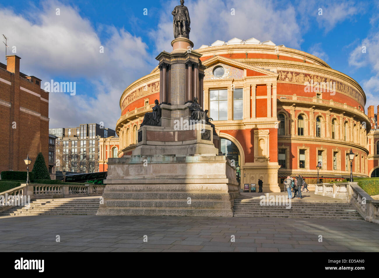 LONDON THE ROYAL ALBERT HALL AND PRINCE ALBERT STATUE KENSINGTON GORE ...