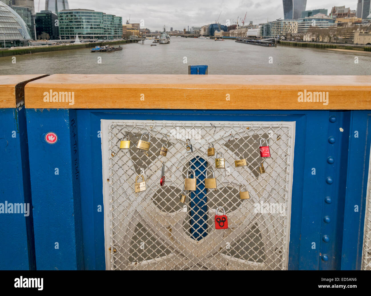 Love lock tower bridge london hi-res stock photography and images - Alamy