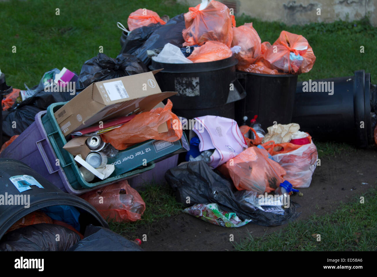 Rubbish left outside waste bins hi-res stock photography and images - Alamy