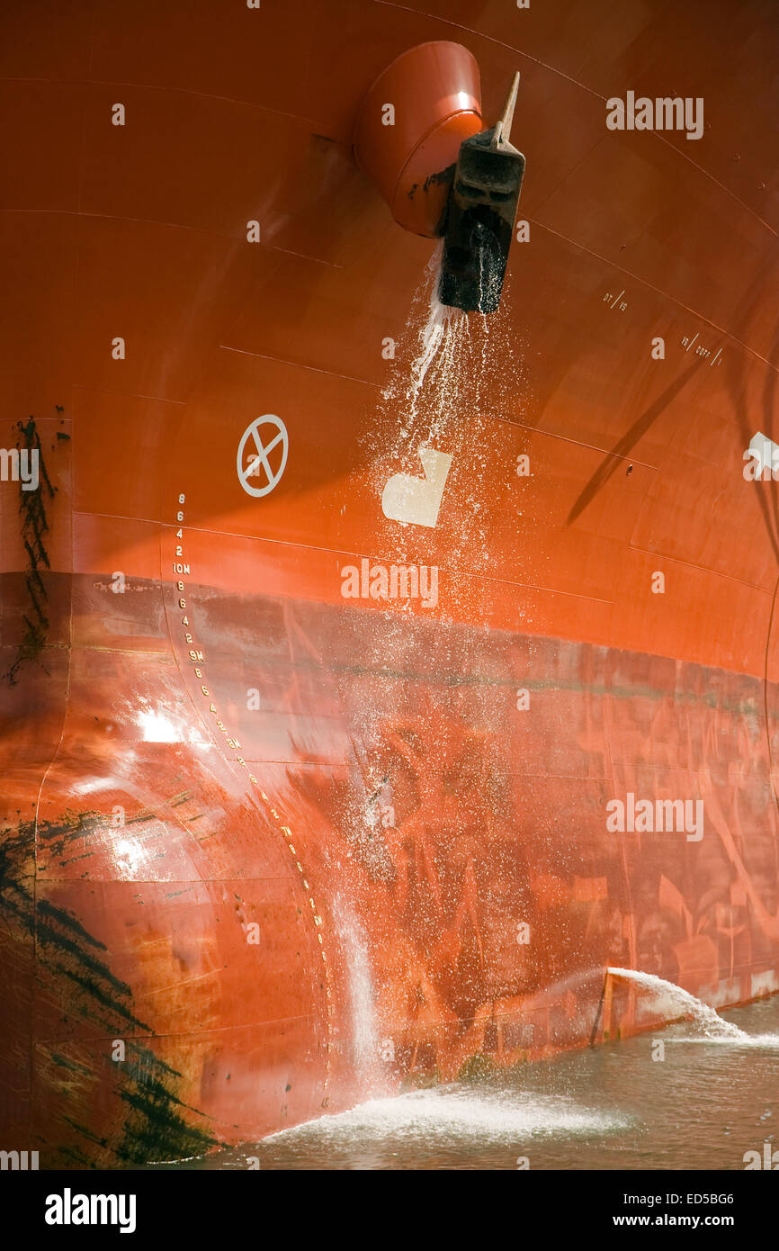 Bulbous bow on a red tanker cleaning anchors Stock Photo - Alamy