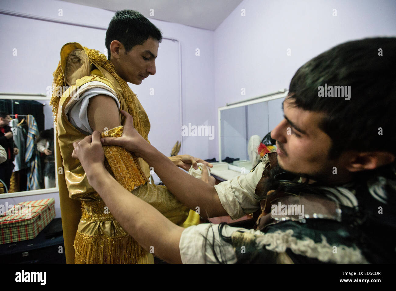 Changing in dressing room instants hi-res stock photography and images ...