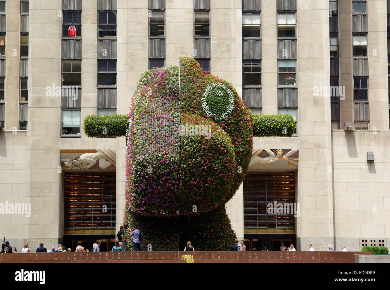 Jeff Koons unveils Split-Rocker at the Rockefeller Center Featuring ...