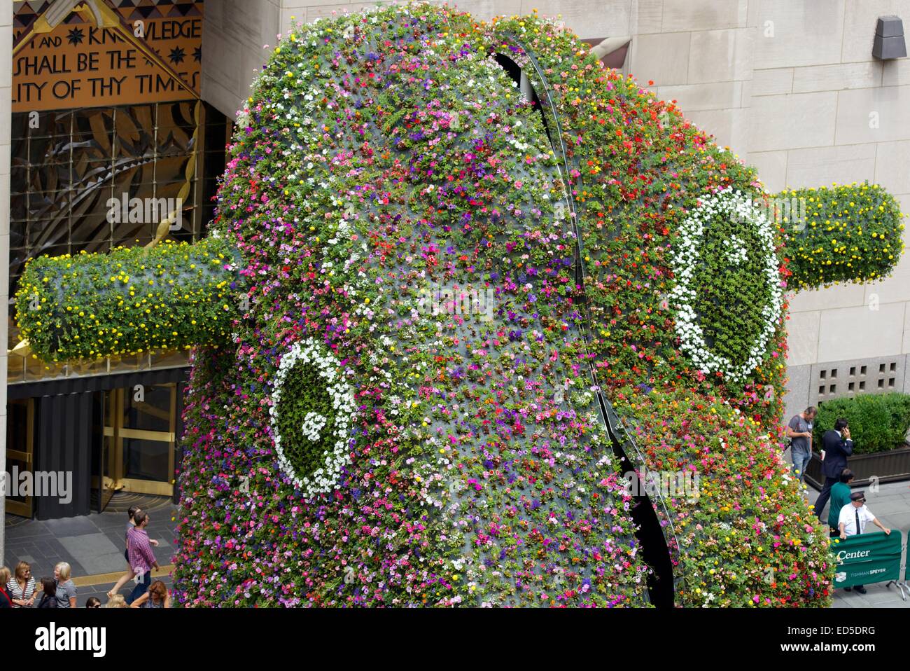 Jeff Koons unveils Split-Rocker at the Rockefeller Center Featuring ...