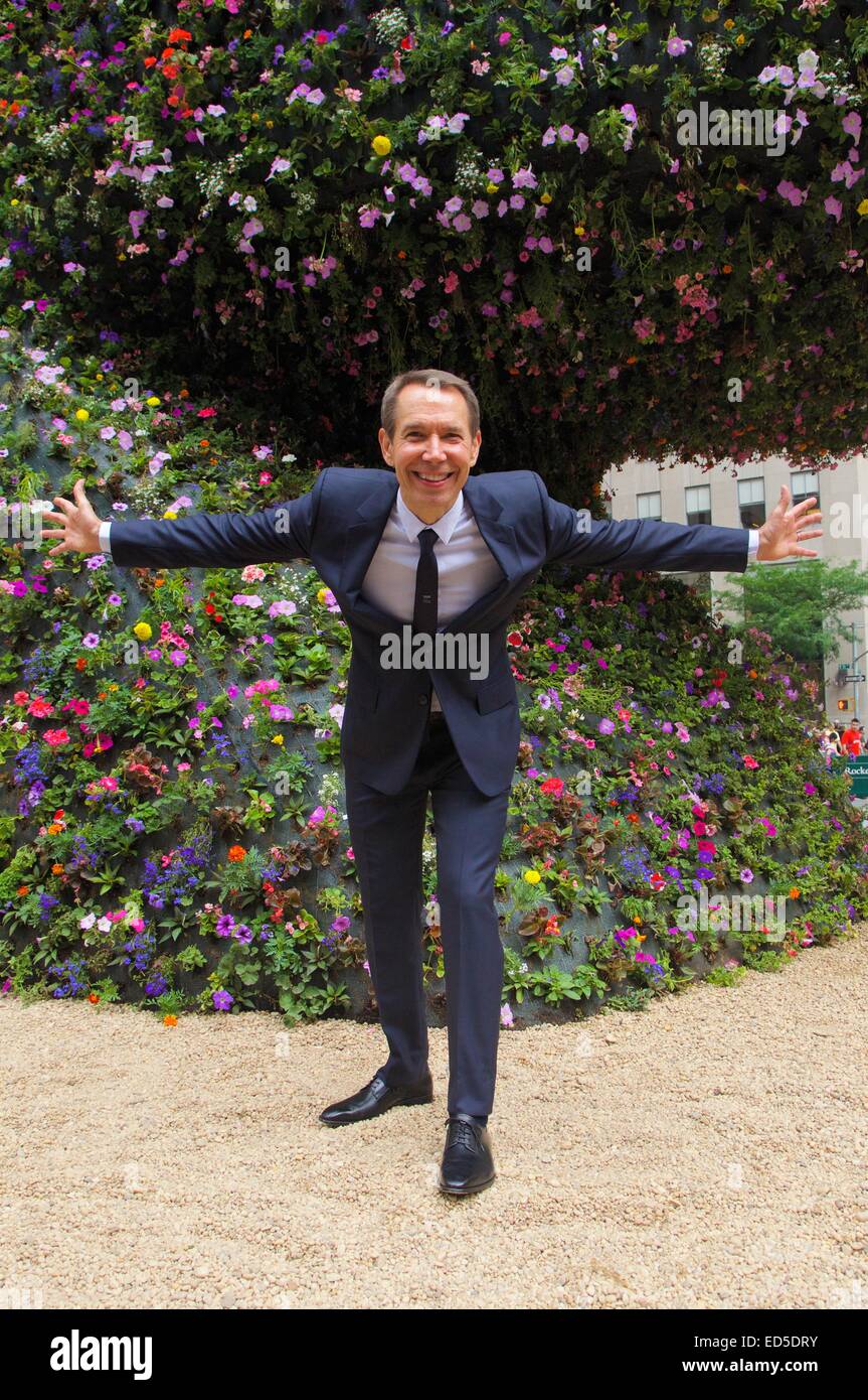 Jeff Koons unveils Split-Rocker at the Rockefeller Center Featuring ...