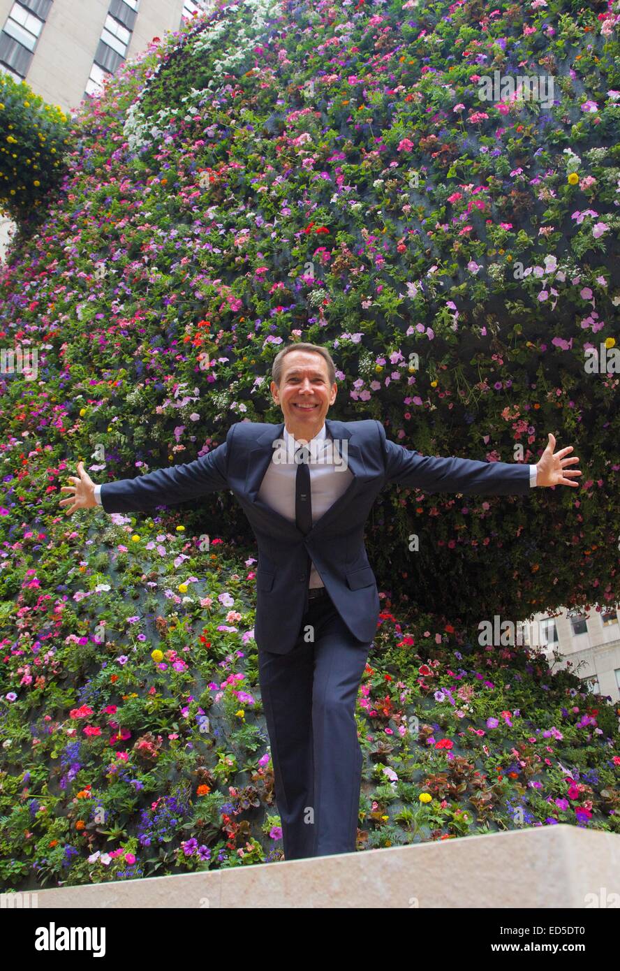 Jeff Koons unveils Split-Rocker at the Rockefeller Center Featuring ...