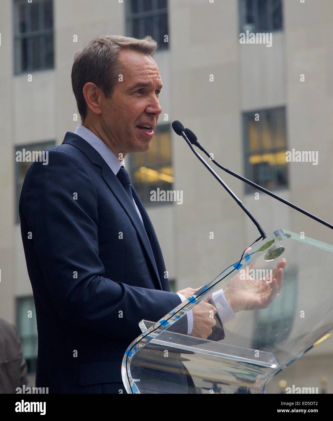 Jeff Koons unveils Split-Rocker at the Rockefeller Center Featuring ...