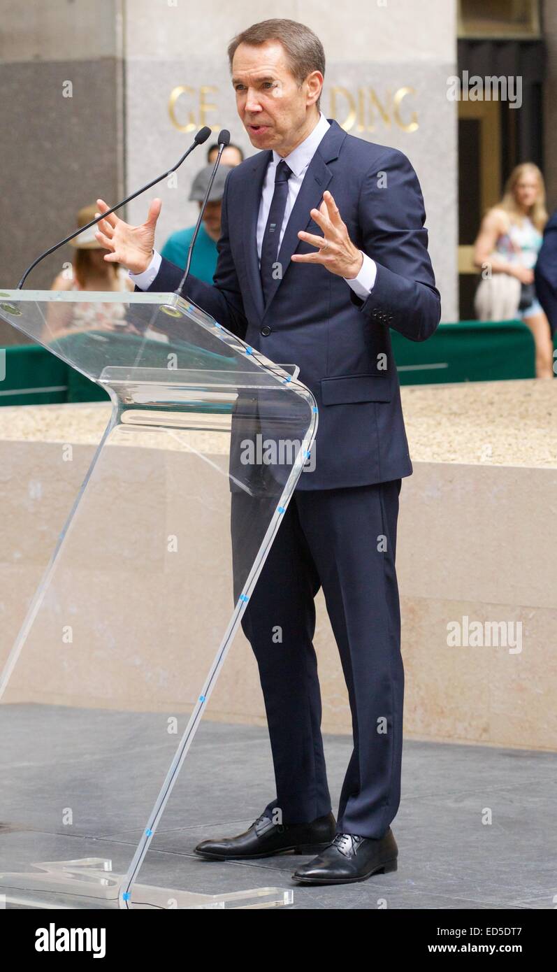 Jeff Koons unveils Split-Rocker at the Rockefeller Center Featuring ...