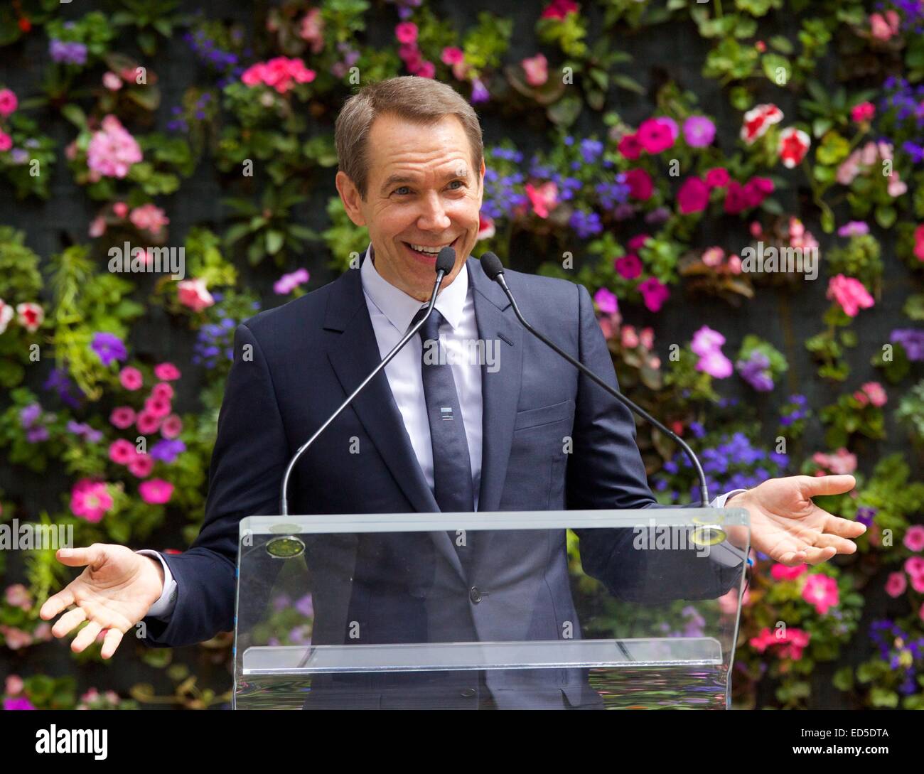 Jeff Koons unveils Split-Rocker at the Rockefeller Center Featuring ...