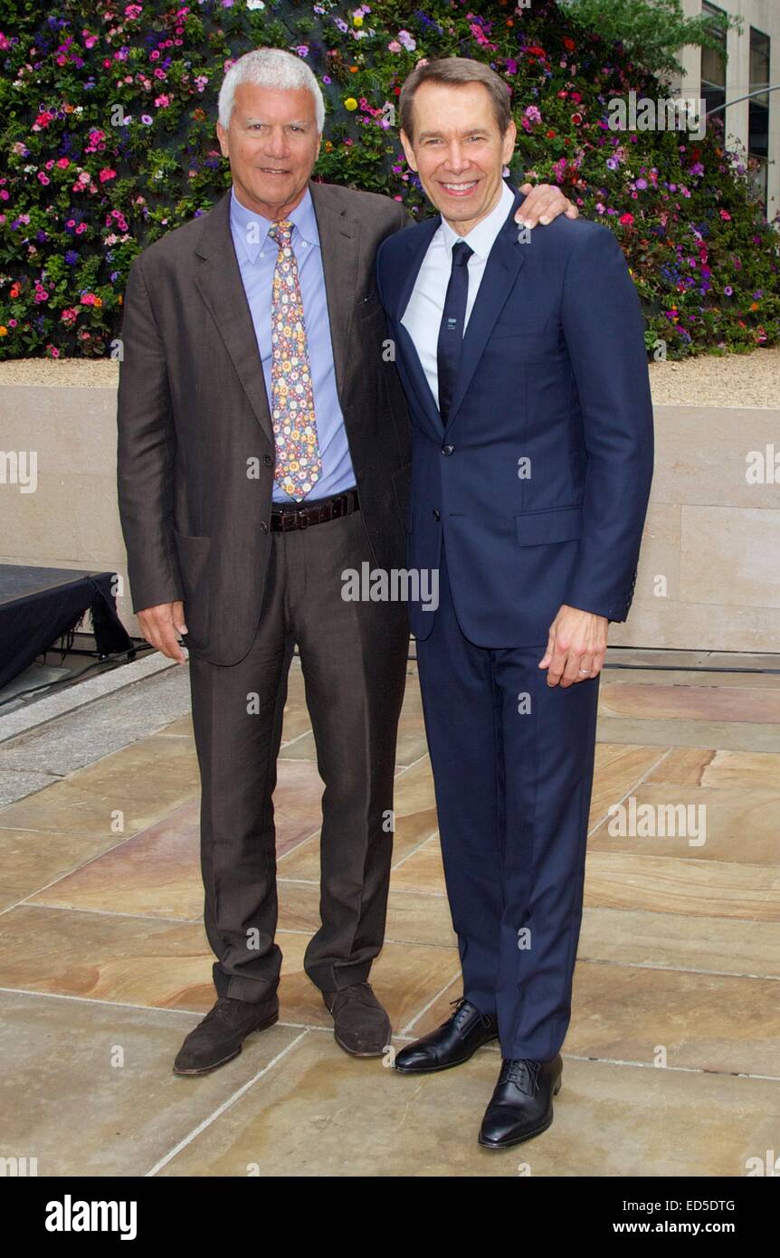 Jeff Koons unveils Split-Rocker at the Rockefeller Center Featuring ...