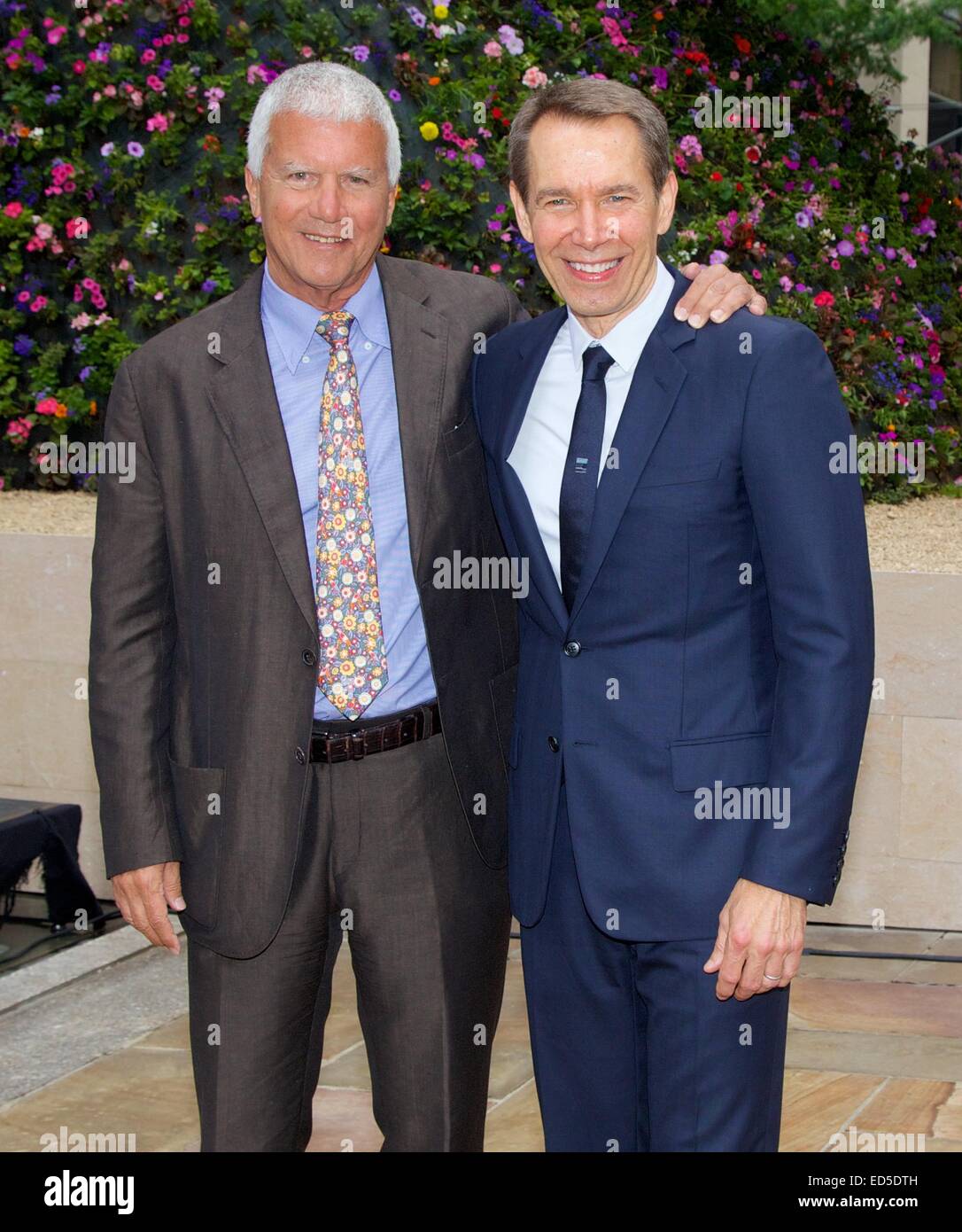 Jeff Koons unveils Split-Rocker at the Rockefeller Center Featuring ...