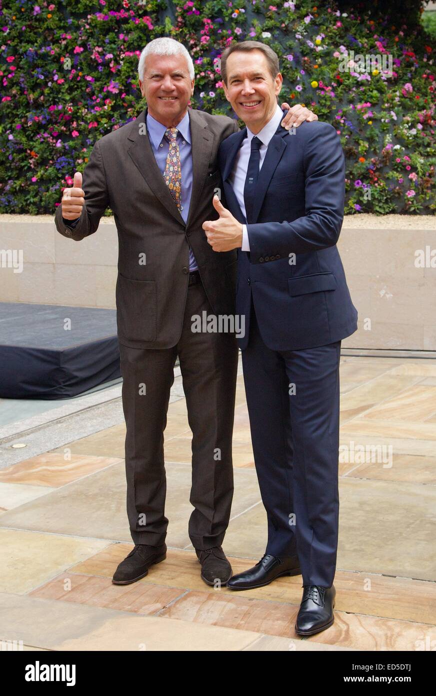 Jeff Koons unveils Split-Rocker at the Rockefeller Center Featuring ...