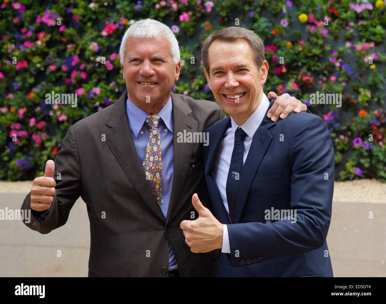 Jeff Koons unveils Split-Rocker at the Rockefeller Center Featuring ...