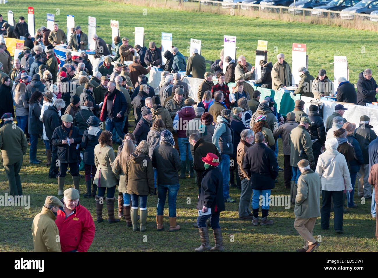 Crowd racegoers fans hi-res stock photography and images - Alamy