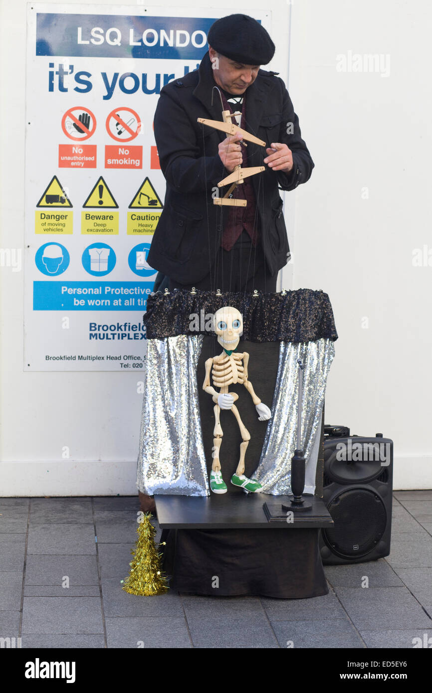 Puppeteer in street puppet hi-res stock photography and images - Alamy