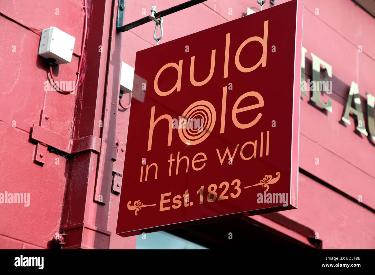 Hole in sign hi-res stock photography and images - Alamy