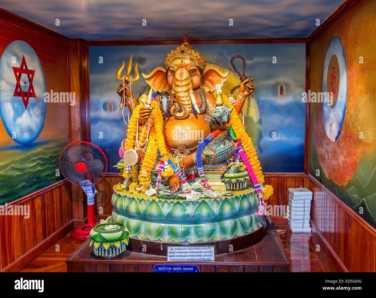 Beautiful god ganesha hi-res stock photography and images - Alamy