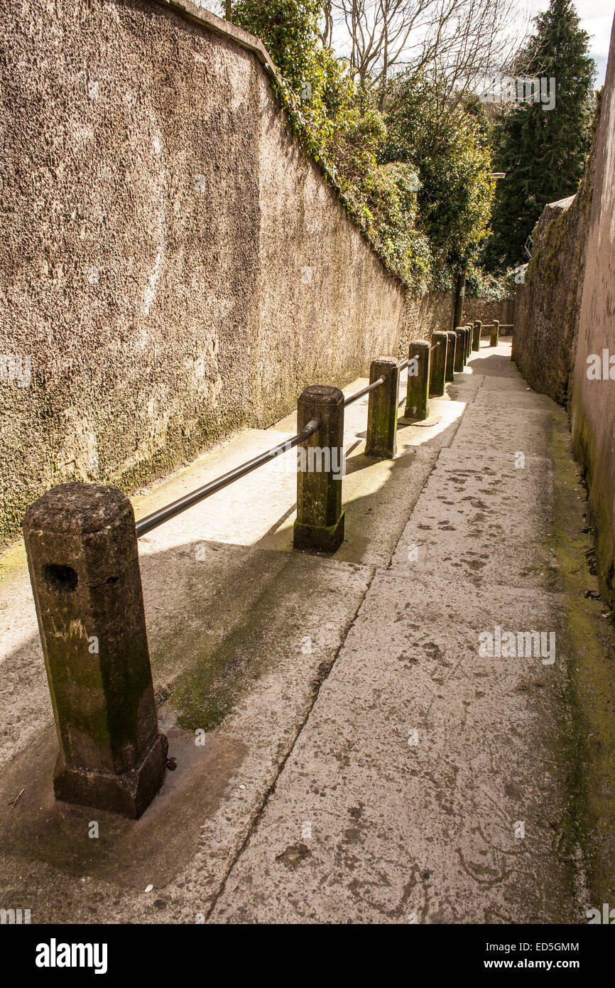 Alleyway alley steps hi-res stock photography and images - Alamy