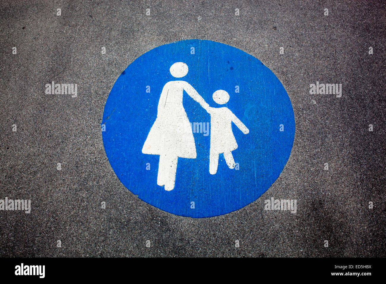 Parent and child road sign hi-res stock photography and images - Alamy