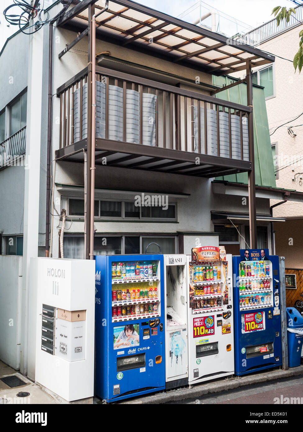 Vending machines in Tokyo street Stock Photo - Alamy