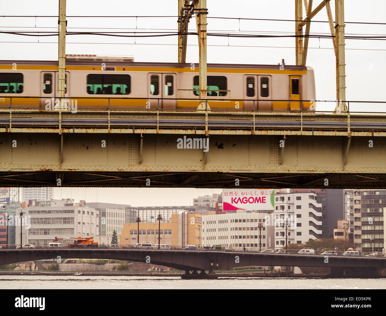 Train bridge and tokyo river scene hi-res stock photography and images ...