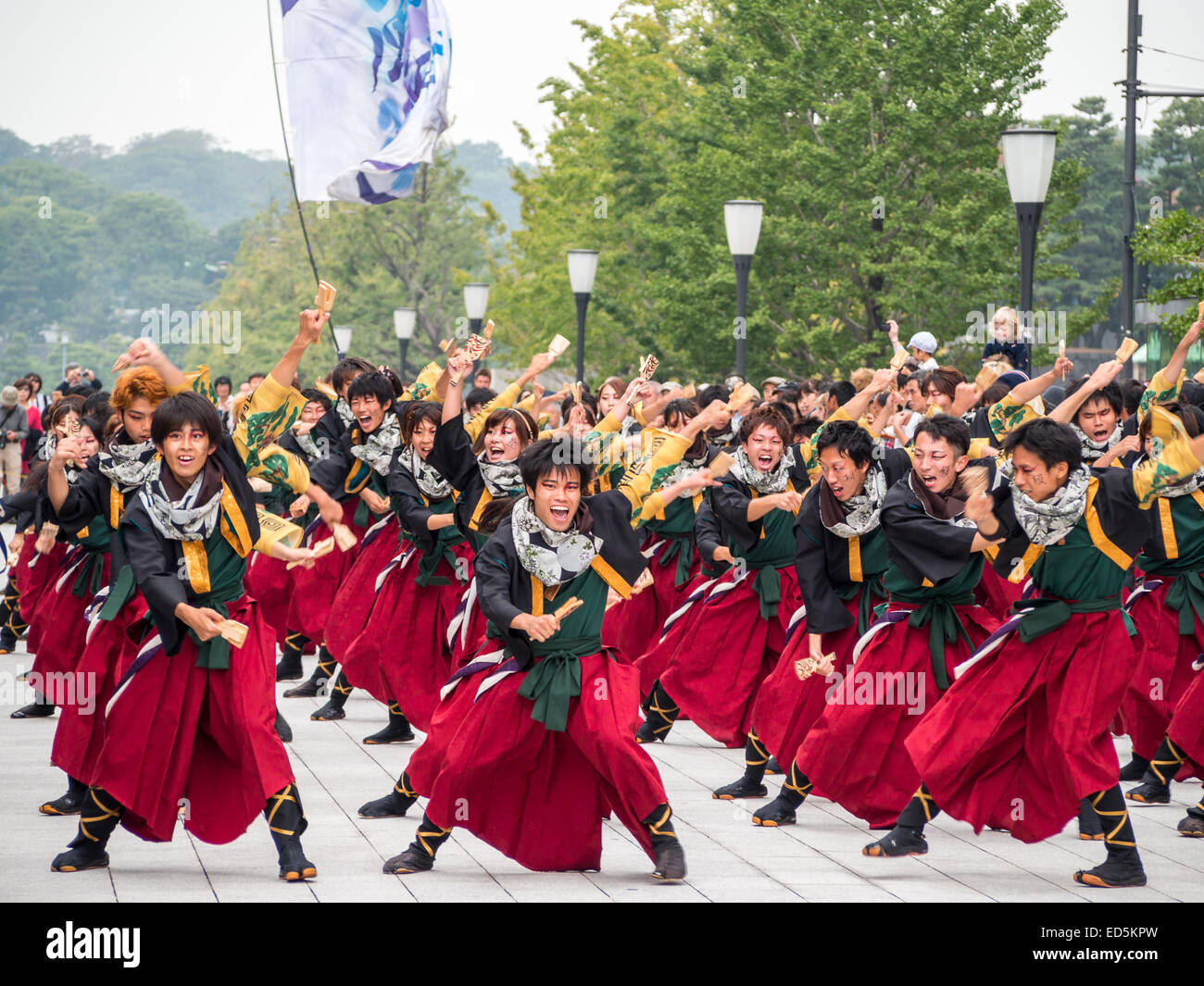 Dance performance in Tokyo street Stock Photo - Alamy