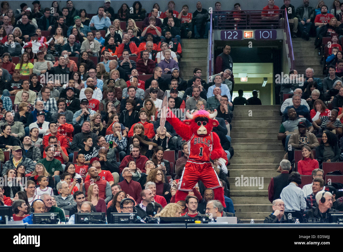 Chicago bulls benny the bull hi-res stock photography and images - Alamy