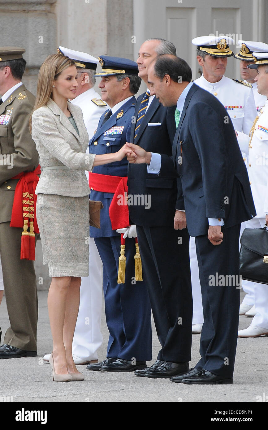 King Felipe VI of Spain and Queen Letizia of Spain receive Armed Forces ...