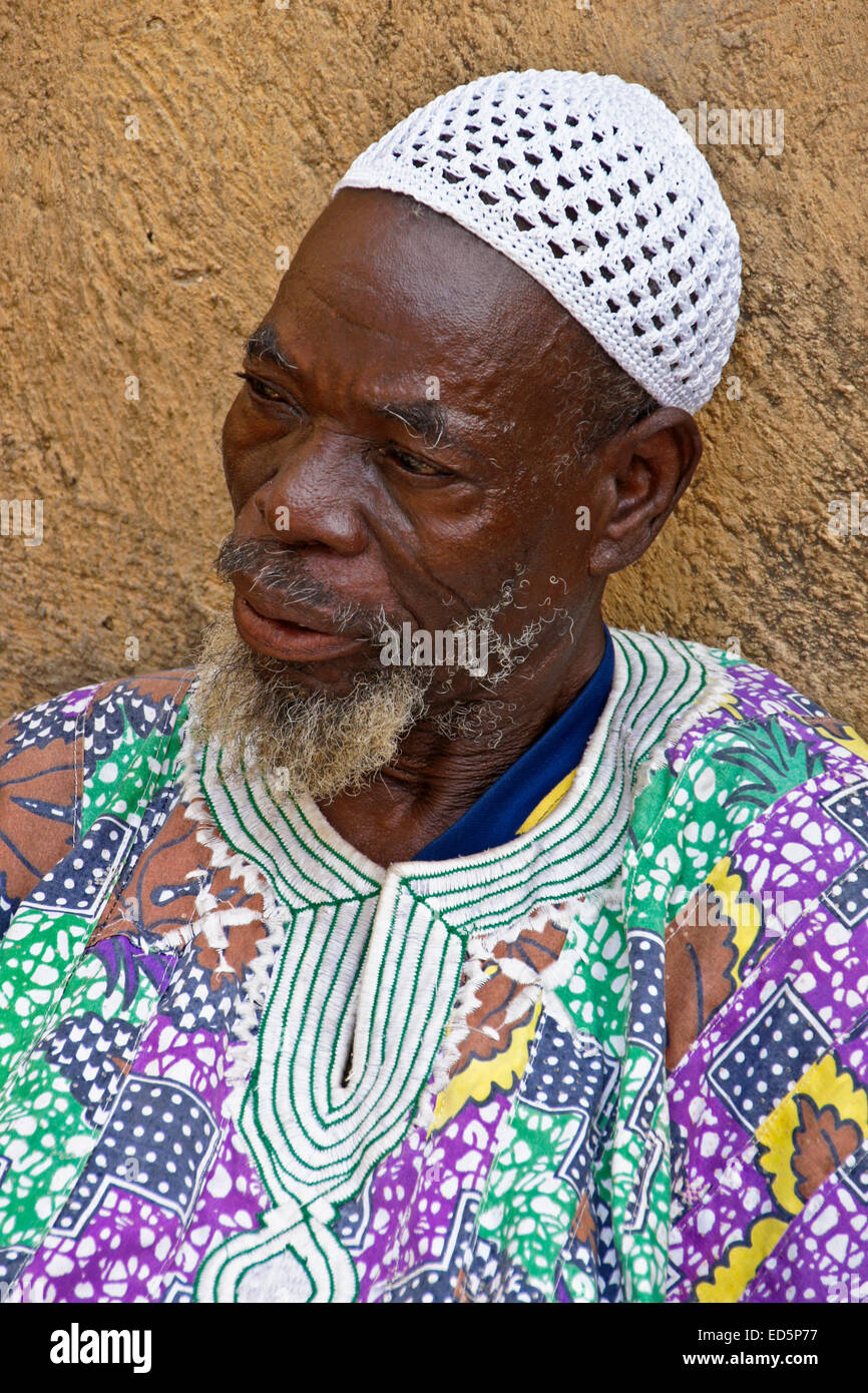 African traditional dress man hi-res stock photography and images - Alamy